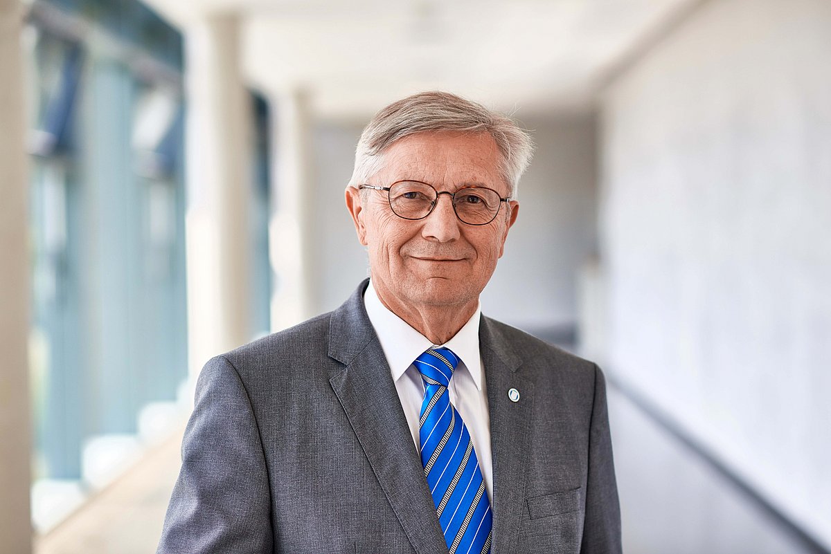 TiHo-Präsident Gerhard Greif nach fast 22 Jahren im Amt feierlich ...